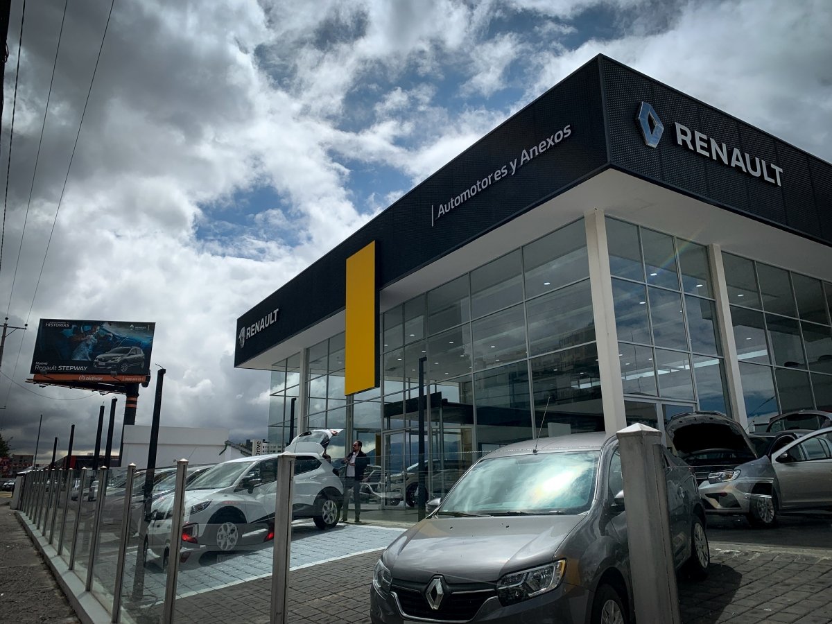 Concesionaria Vehículos Renault EA - A3 Arquitectos Quito Ecuador