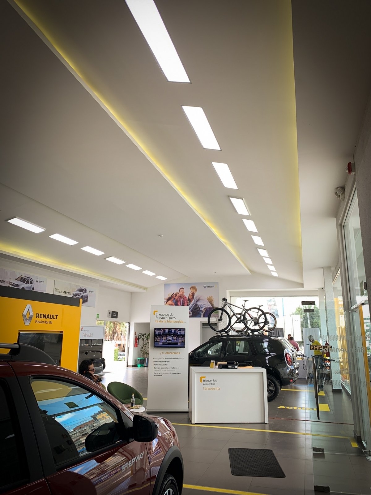 Concesionario Vehículos Renault SH - A3 Arquitectos Quito Ecuador